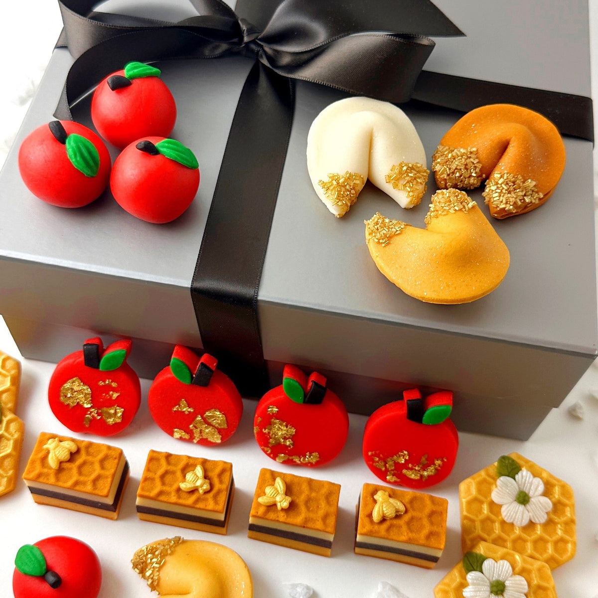 Rosh Hashanah Elegant Gift Basket - The Weitzman Museum Store